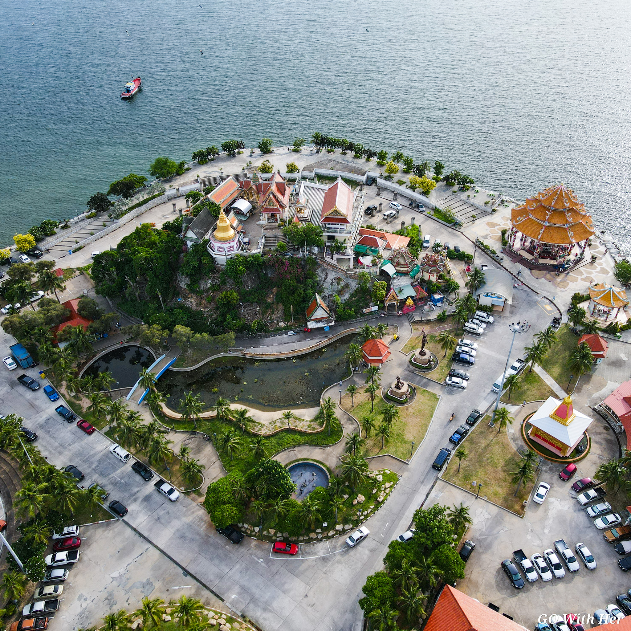 เดินเล่น เช็คอิน ชมวิวเก๋ๆ ที่เกาะลอยศรีราชา