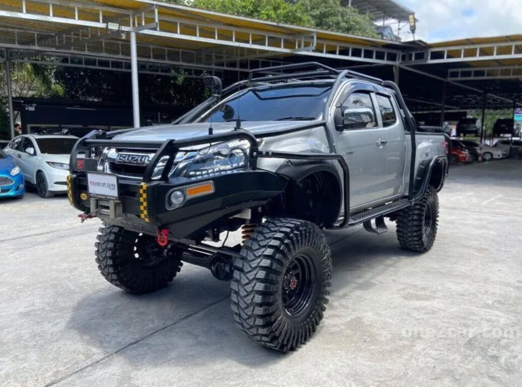 5 รถยนต์ BigFoot มือสอง One2Car แต่งเต็มพร้อมลุยน้ำท่วมได้สบาย