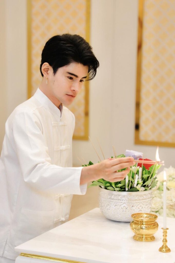 อาจารย์เอ จักรพรรดิ บุคคลนี้คือใครกันแน่ ทำไมทุกคนถึงกราบไหว้